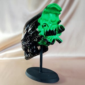 ALIEN XENOMORPH TROPHY Ripped Head / Fluorescent Painted 3D Model 25cm ...