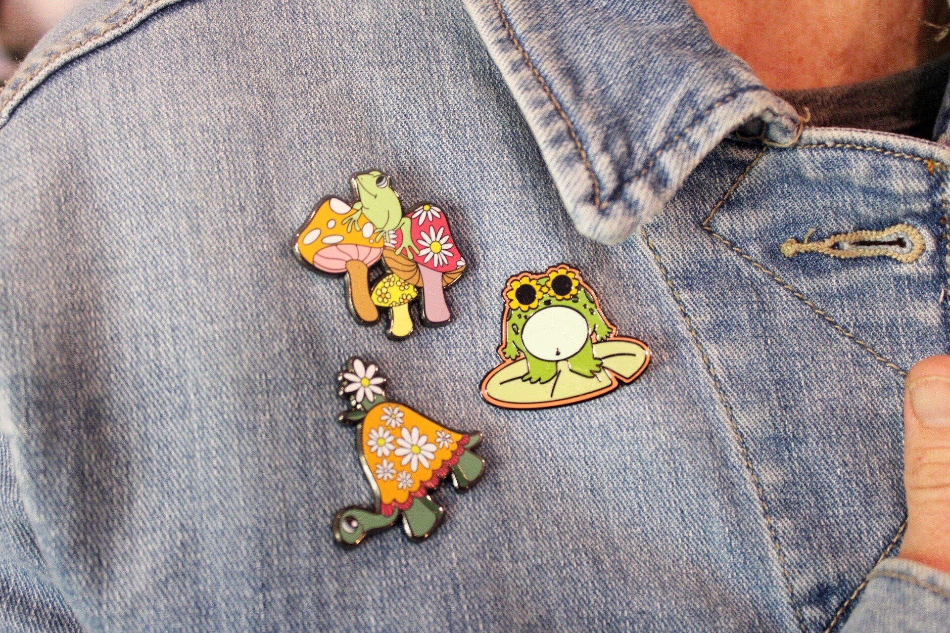 Frog Mushrooms Enamel Pin Lapel Pin Retro Aesthetic - Etsy