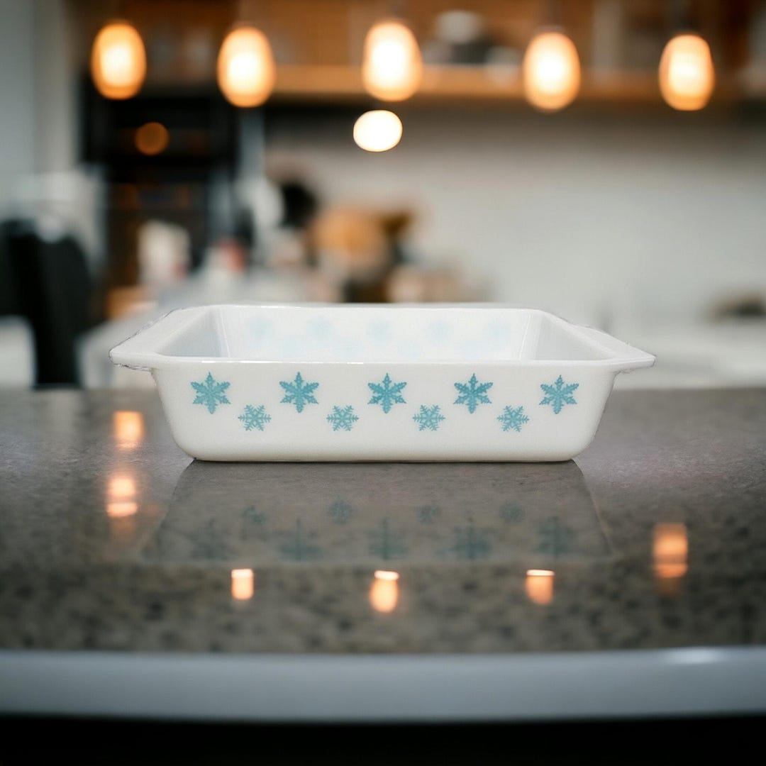 Vintage Pyrex Snowflake Pattern Space Saver 2 Quart Casserole 575 B No ...