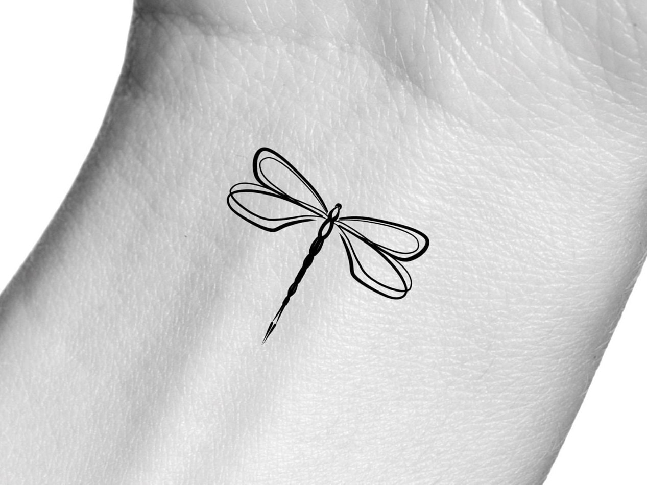 Simple Dragonfly Outline