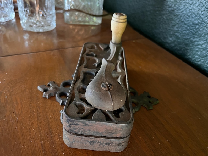 Antique Dazey Cast Iron Universal Can Opener 1930s, What a Great ...