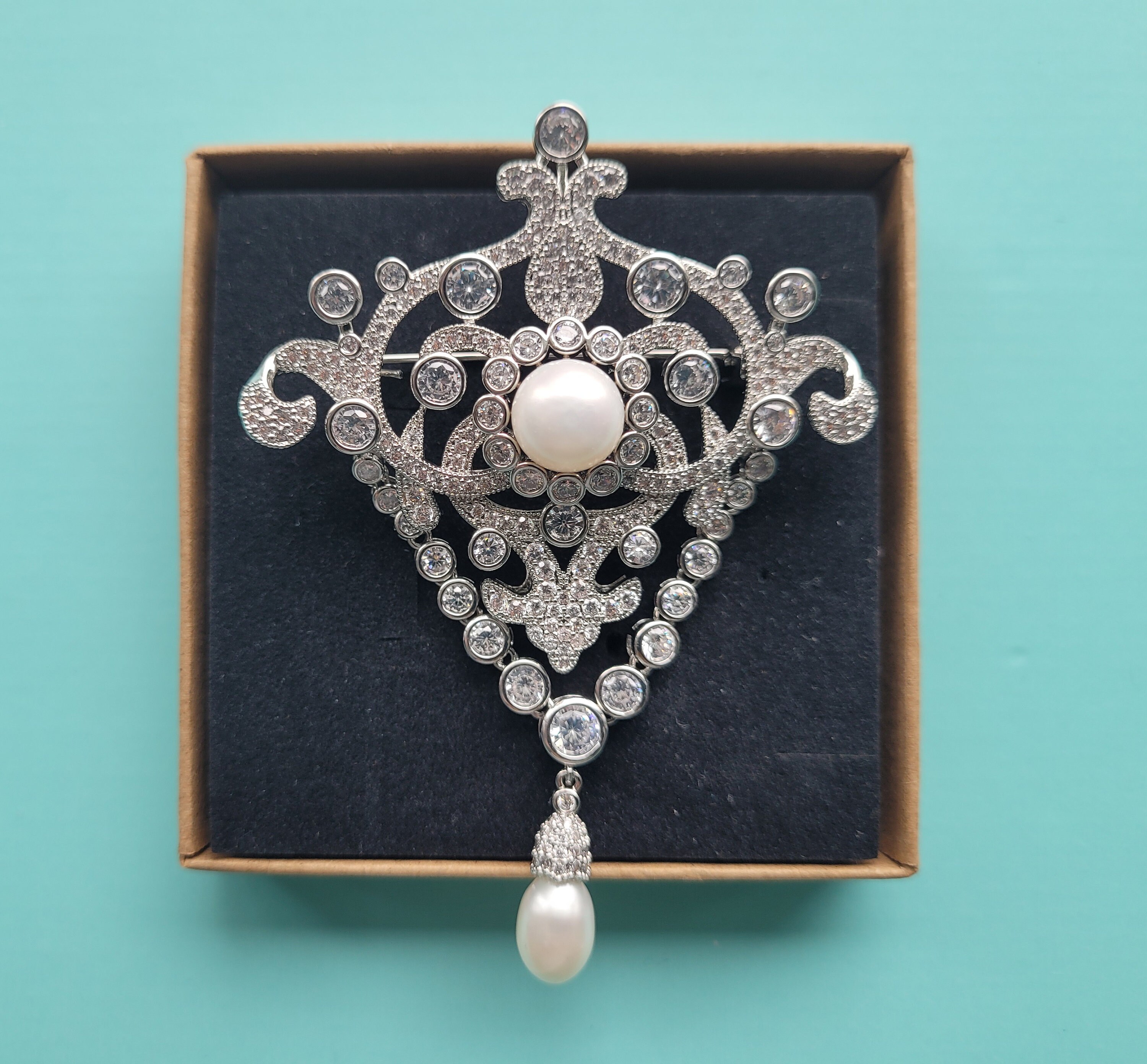 Queen Victoria's Diamond Jubilee Brooch, Queen Elizabeth II, Queen ...