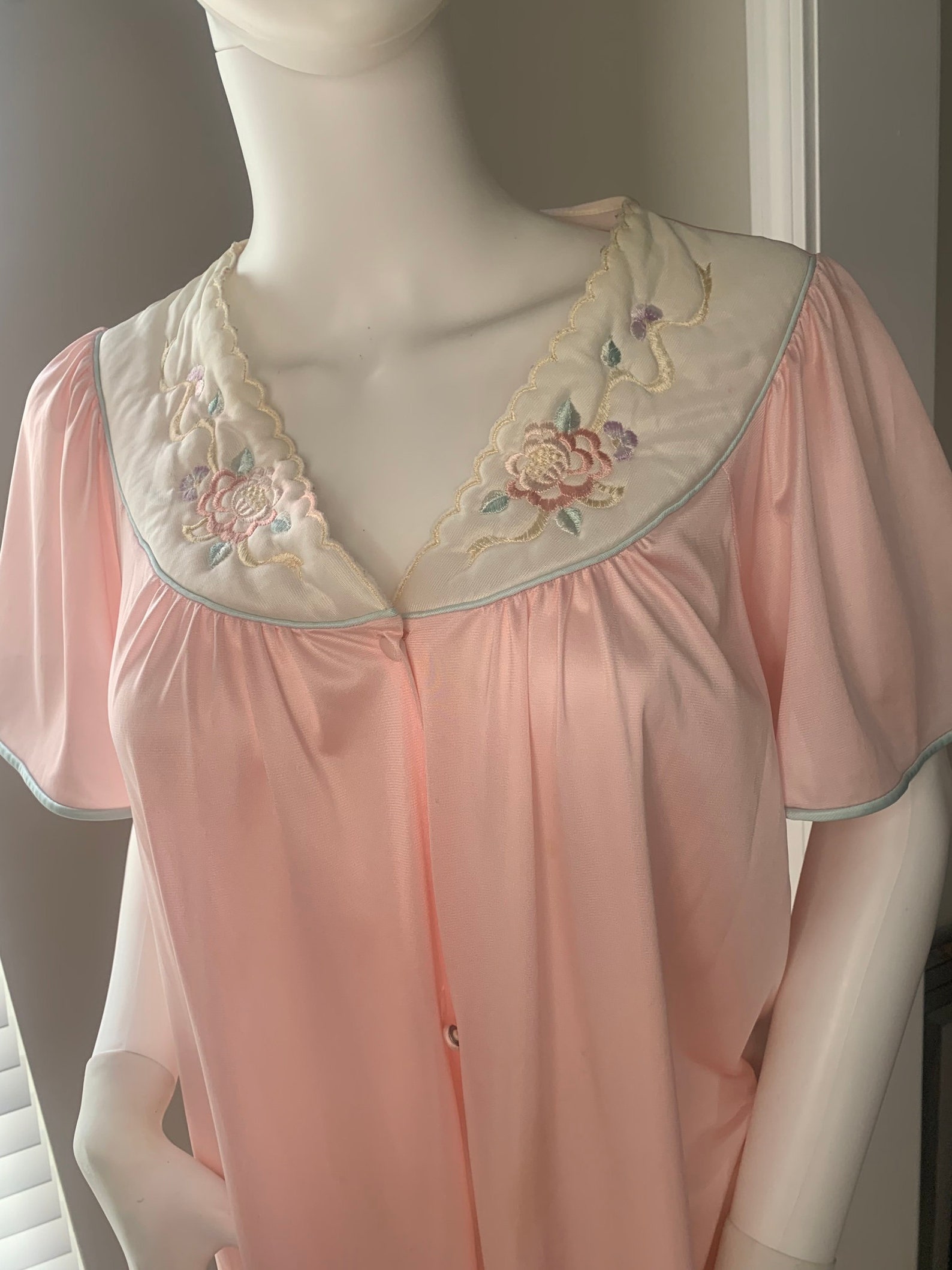 Vintage Cottage Core Vanity Fair Pink Robe: Embroidered Peter Pan ...