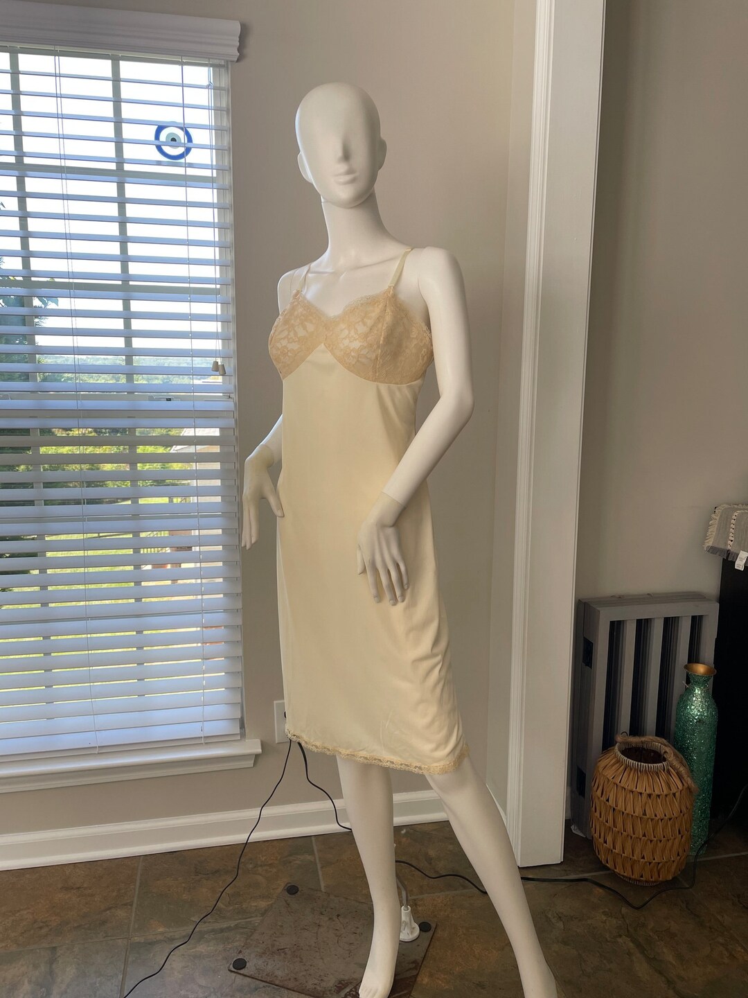 Vintage Lingerie Wonder Made Slip With Lace Bust Detailing SZ Small 36 ...