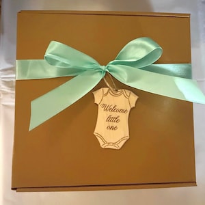 Gender Neutral Expecting New Parents Gift Box for New Mom Dad & Baby ...