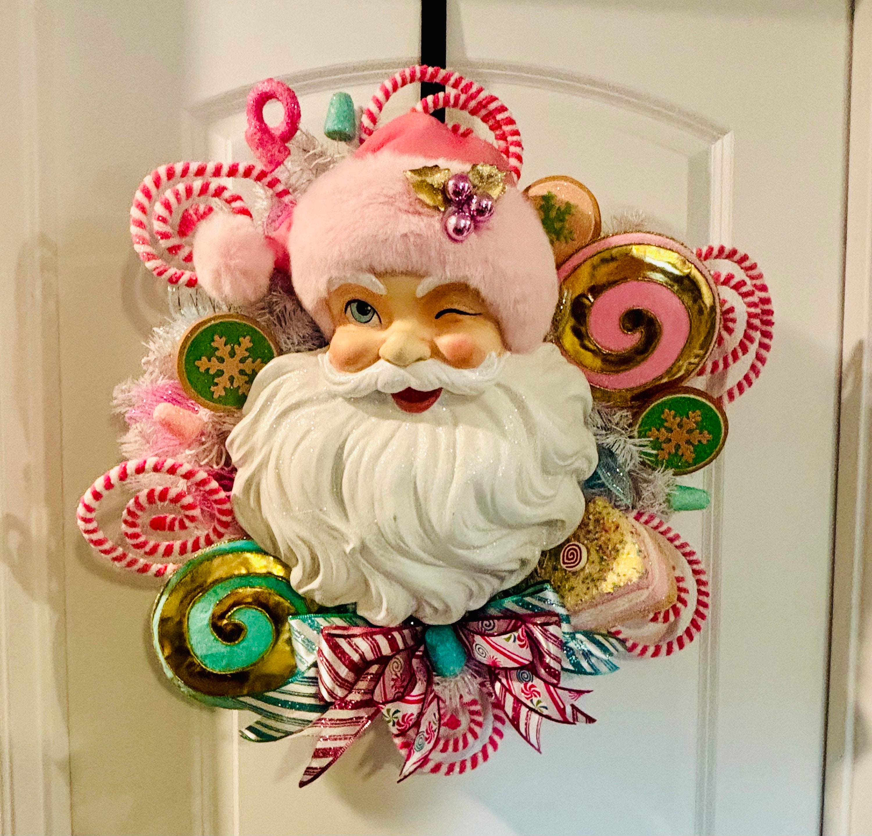 Beautiful Santa Clause Wreath With Beautiful Santa and Tons of Candies ...