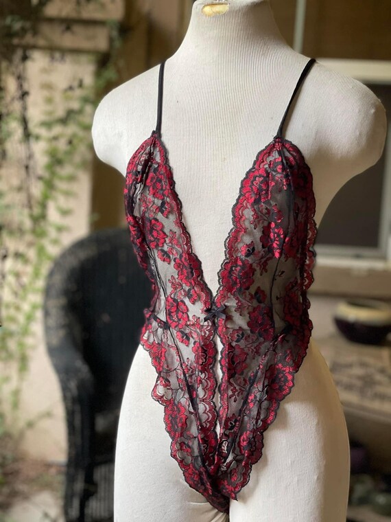 Vintage 80s Sheer Lace Gem