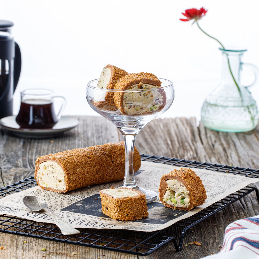 Turkish Delight Pistacchio Sesamesarma Turkish Pastry Roll Fresh ...