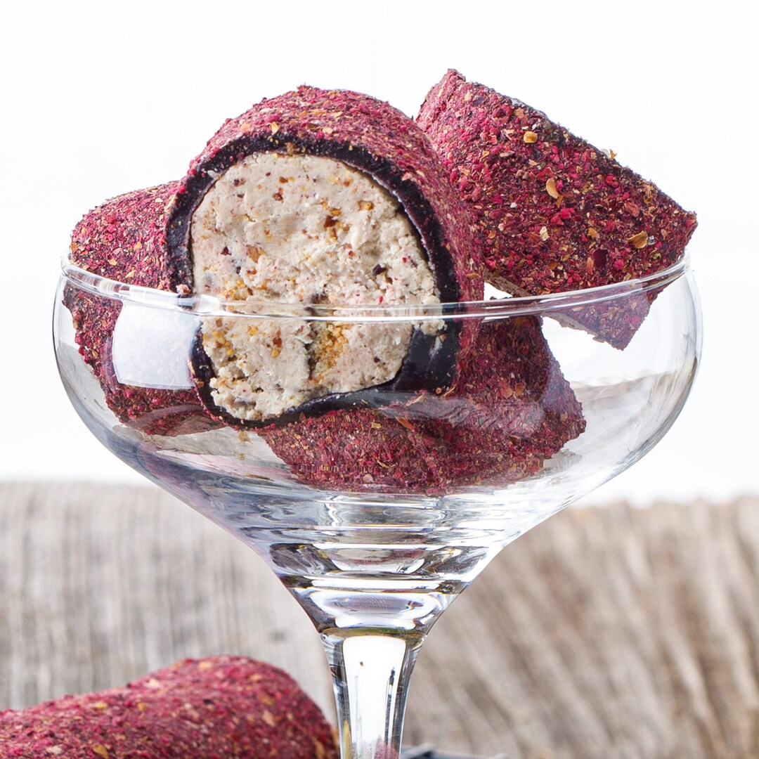 Forest Fruits Lokum Roll Filled With Biscuit and Cream Fast Delivery ...