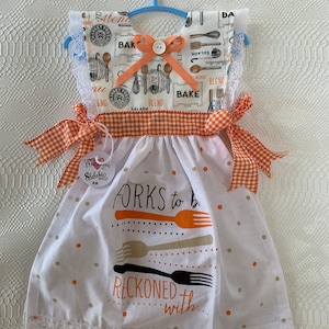 Oven Door Kitchen Towel Dress. Decorated With Ribbons, Lace and Brooch ...