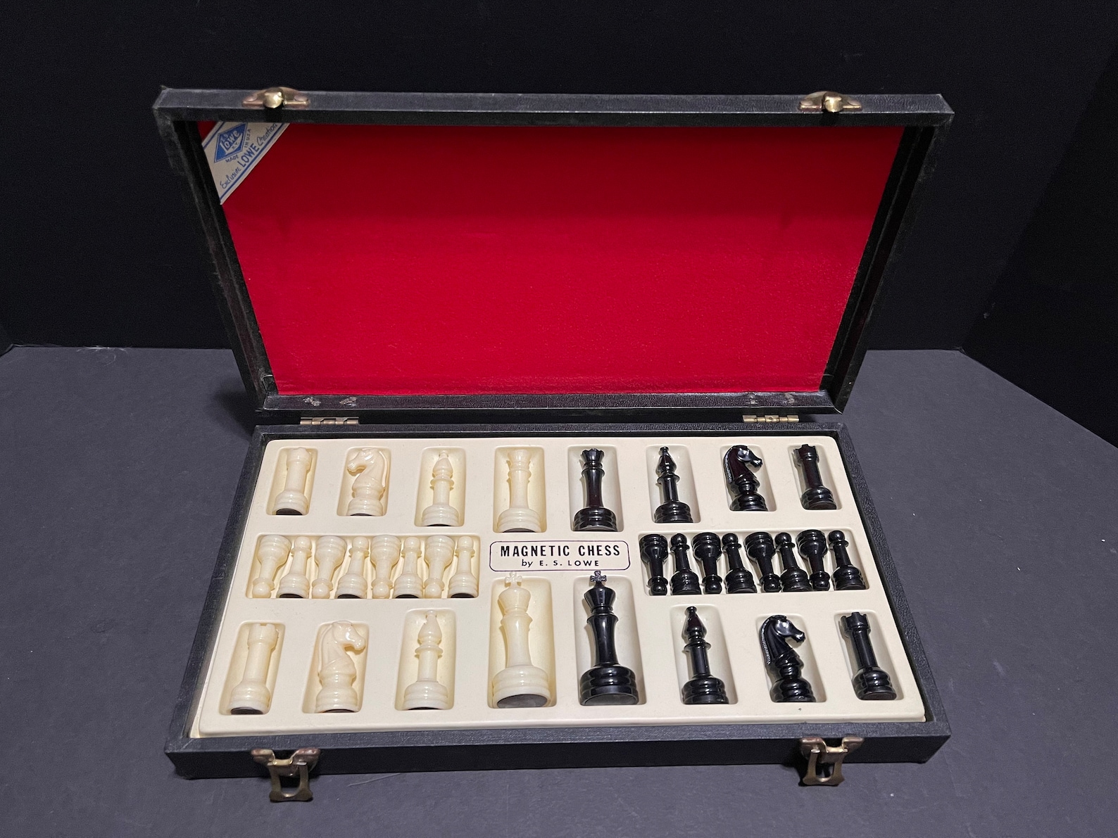 Vintage - 1945 LOWE PRESENTATION CASE - Magnetic Chess Set - #815 ...