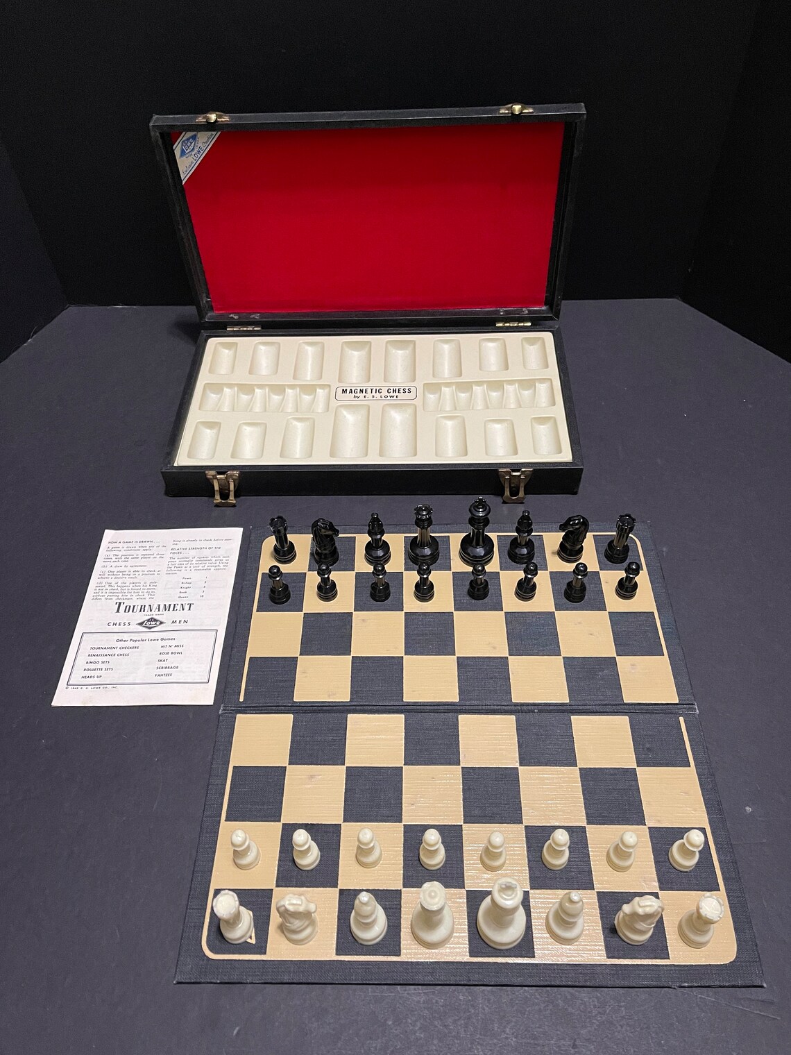 Vintage - 1945 LOWE PRESENTATION CASE - Magnetic Chess Set - #815 ...