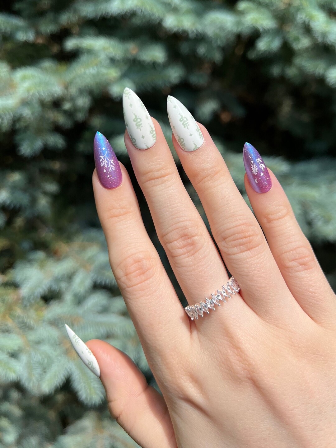 DAGGERS IN SOLACE Press on Nails Glossy or Matte Stiletto Almond Coffin ...