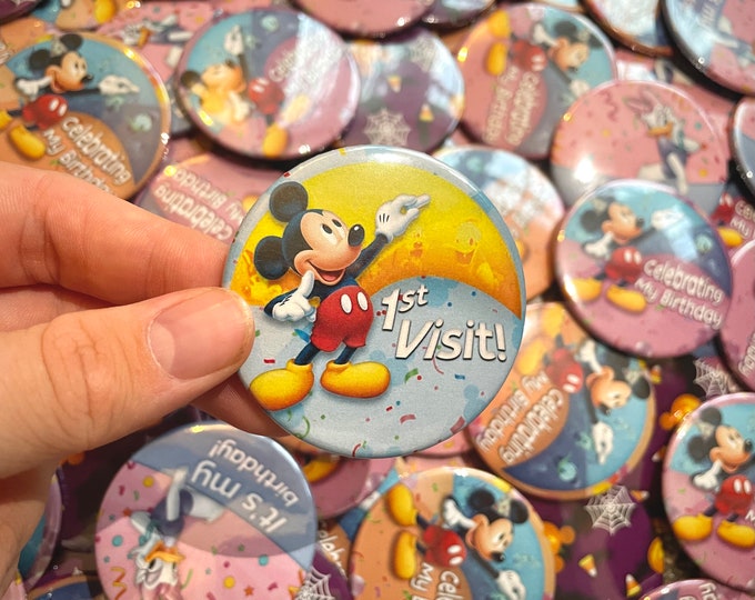 DISNEY CELEBRATION BADGE First Visit Badge Featuring Mickey, Goofy and ...