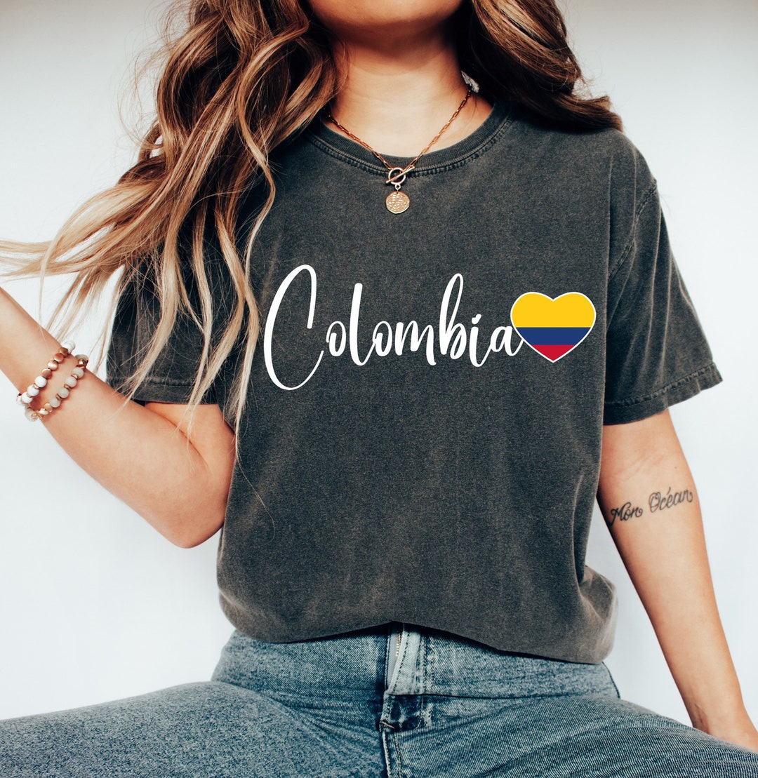 Colombiana Love T-shirt, Gift for Colombian, Colombian Latina Women Tee ...