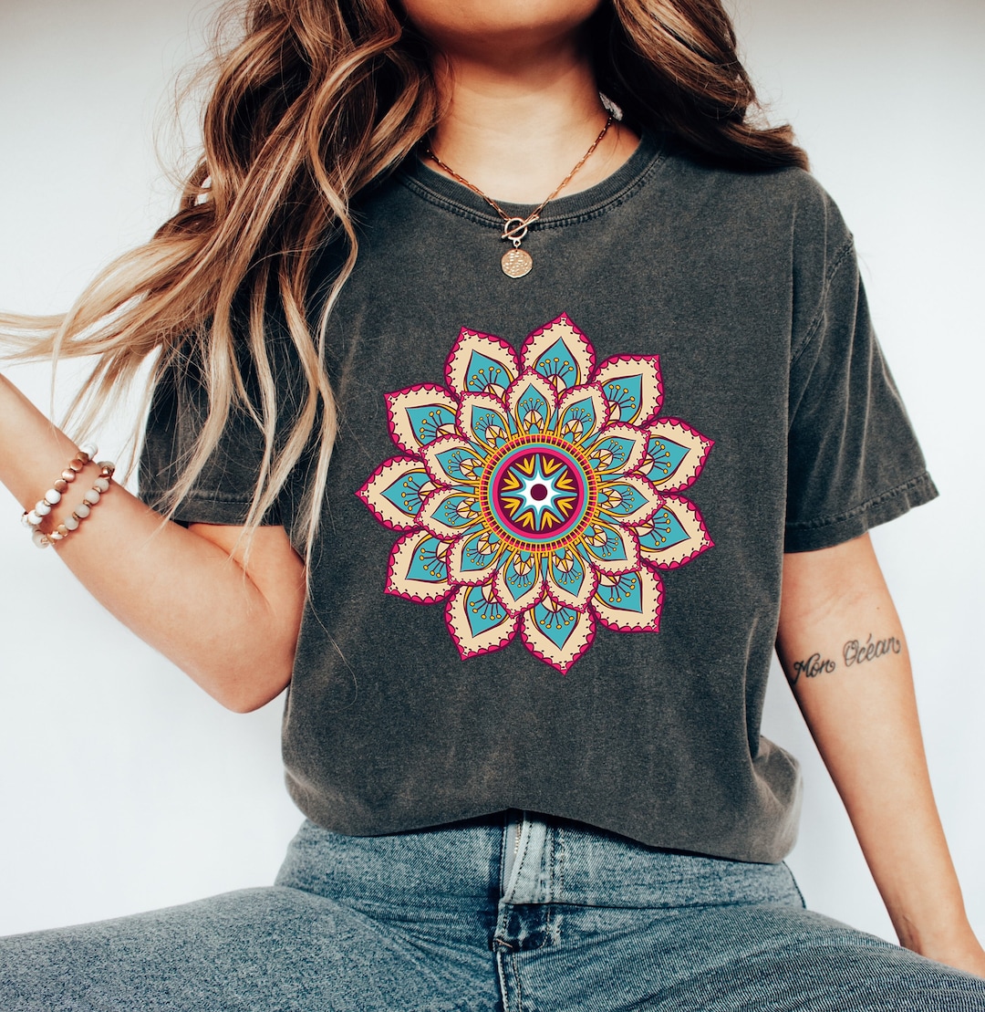 Mandala T-shirt, Yantra Mandala T-shirt, Pretty Cute Yoga Mandala Tee ...