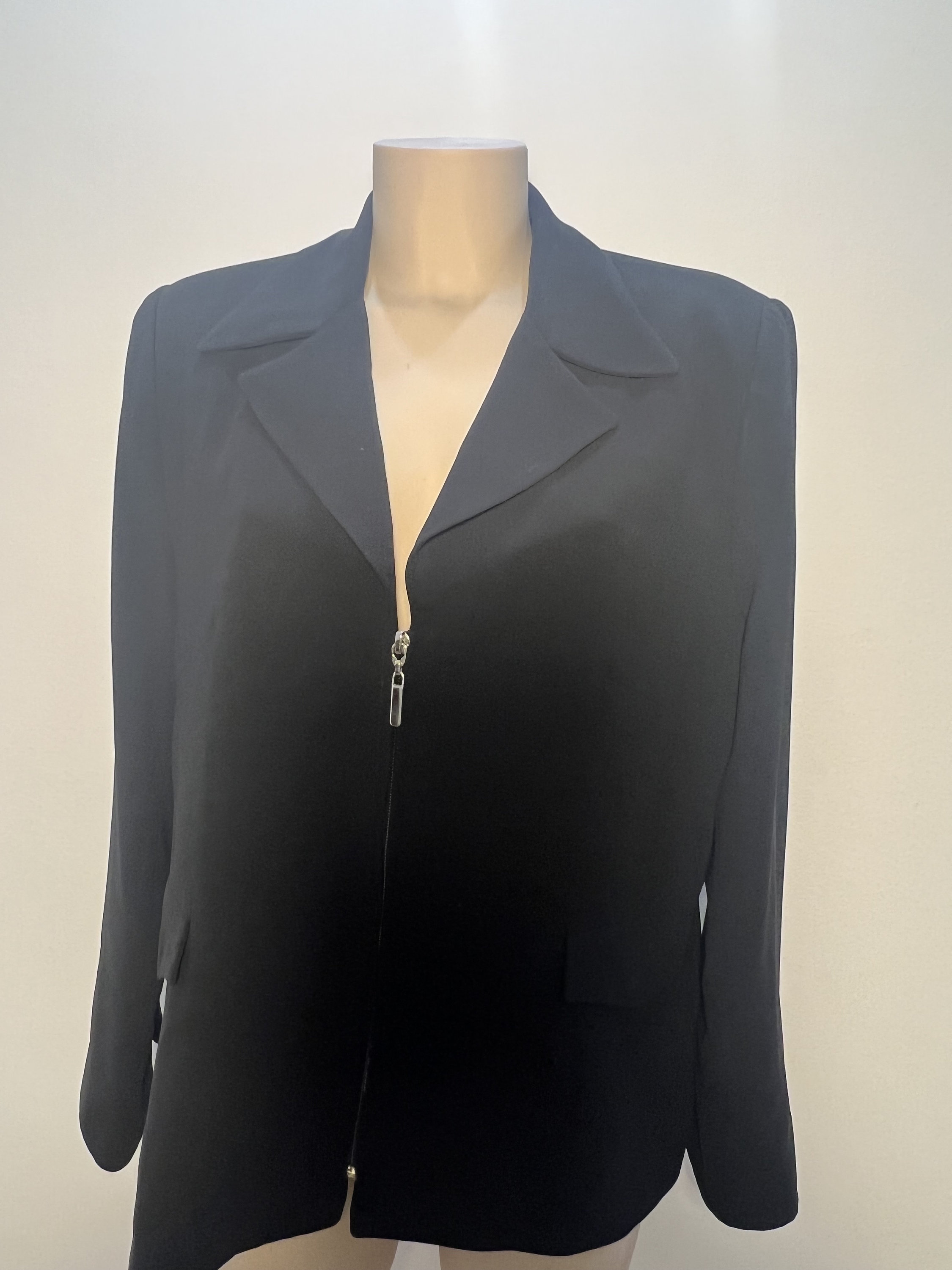 Second Hand Vintage Black Short Blazer With Zipper and Two Side Pockets ...