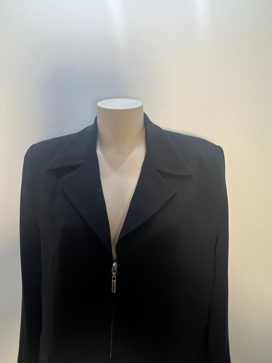 Second Hand Vintage Black Short Blazer With Zipper and Two Side Pockets ...