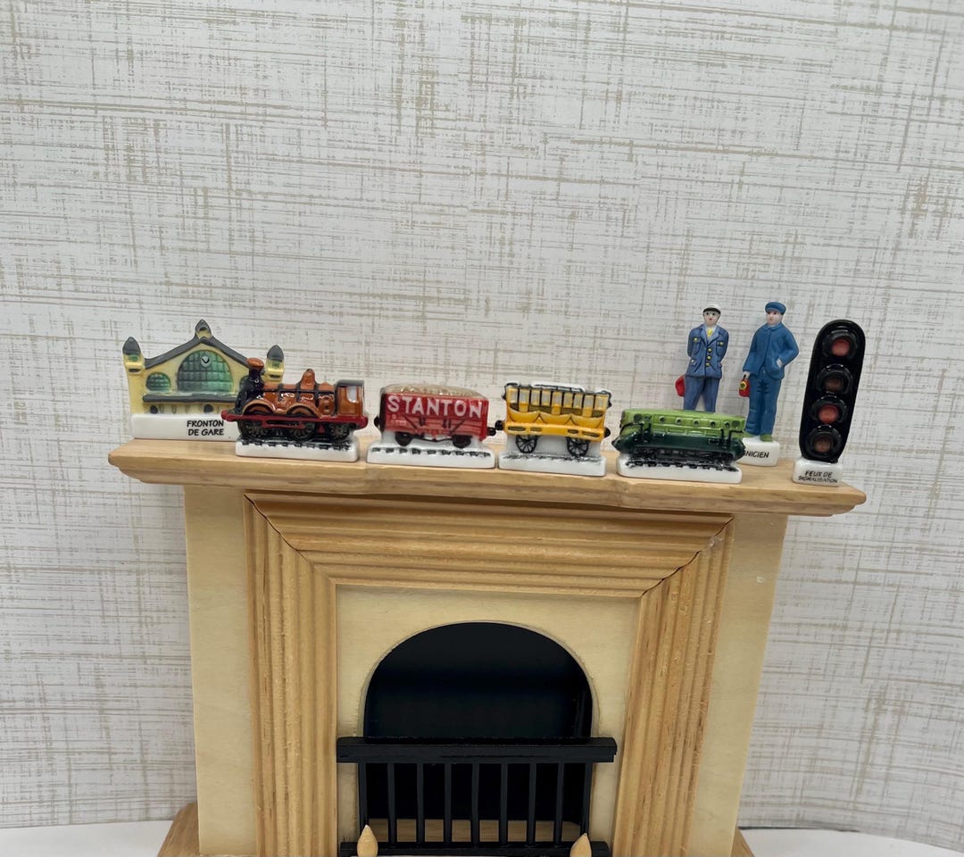 Tiny Train Set: 8 Piece Engine Locomotive Cars Engineer Ticket Taker ...