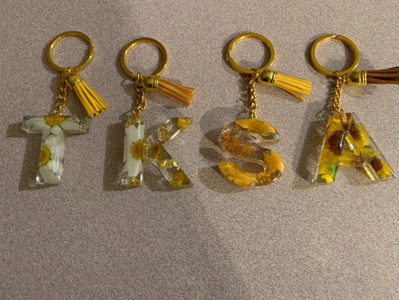 Resin Letter Keychain, Floral Letter Keychain, Dried Flower Letter ...