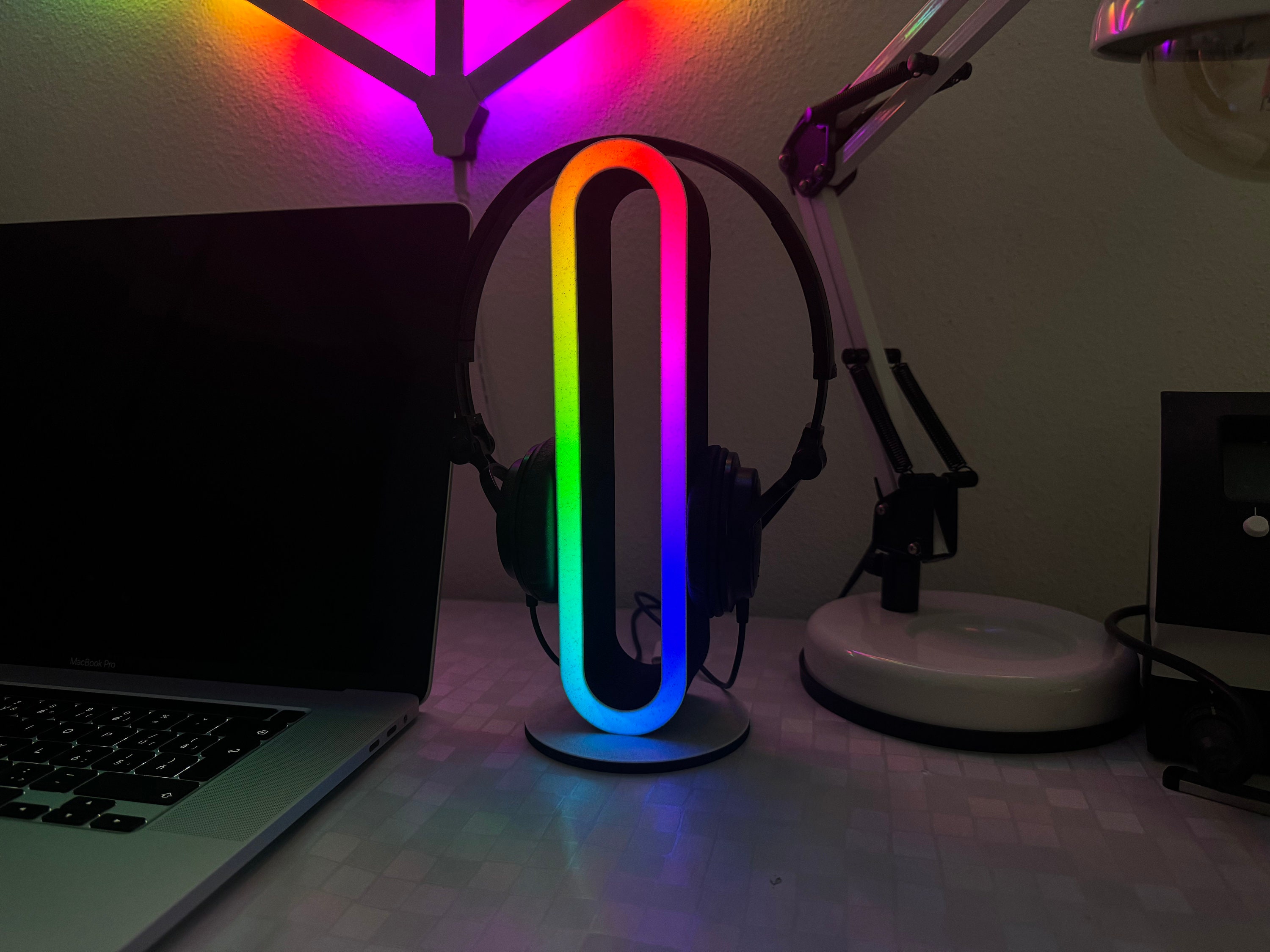 RGB LED Headphone Stand With USB-C Power, Modern Gaming Desk Accessory ...
