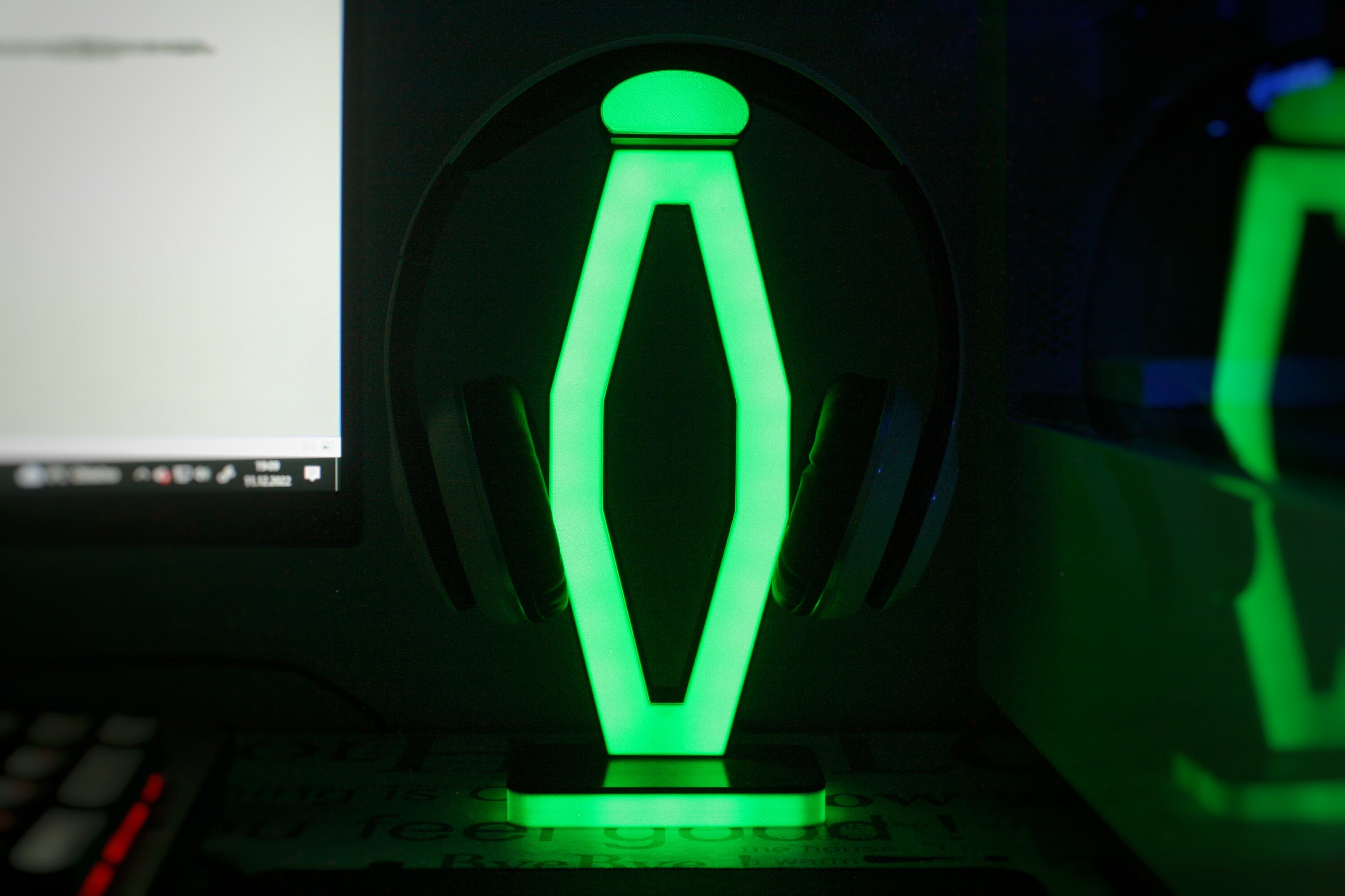 RGB LED Headphone Stand With USB-C Gamer Desk Accessory, Multicolor ...