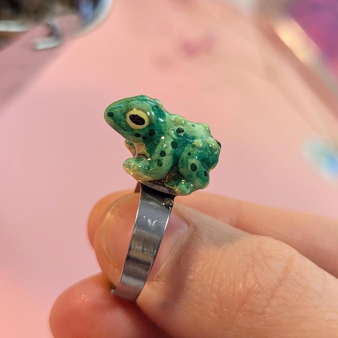 Green Frog Ring, Realistic Tiny Toad Jewellery, Gift Nature Lover ...