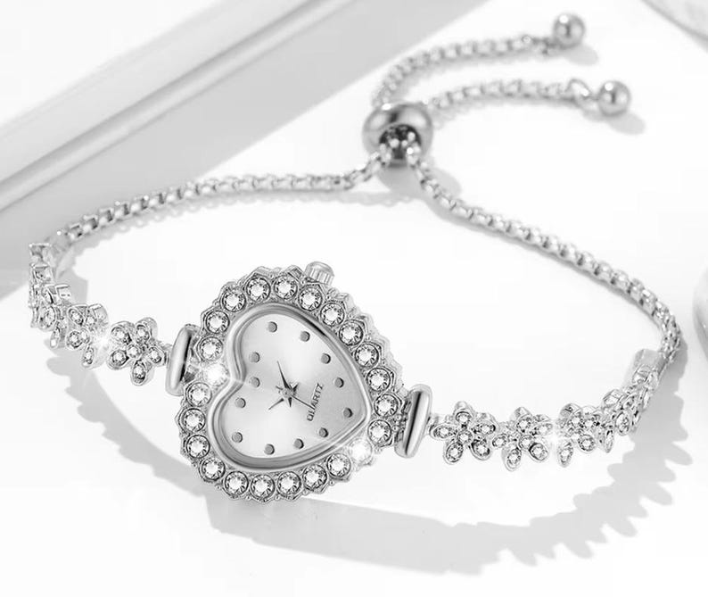 Heart Sparkling Rhinestone Quartz Women's Watch - Chic and Adjustable ...