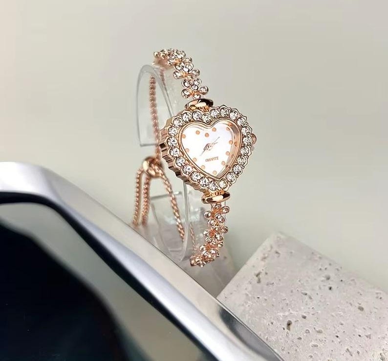 Heart Sparkling Rhinestone Quartz Women's Watch - Chic and Adjustable ...