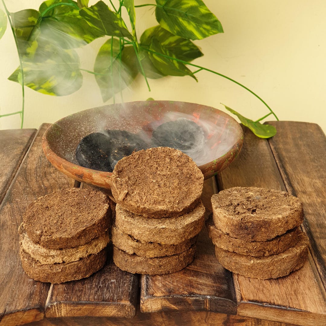 Pooja Havan Natural Sun Dried Cow Dung Cakes, Gobar Uple, Kande for ...