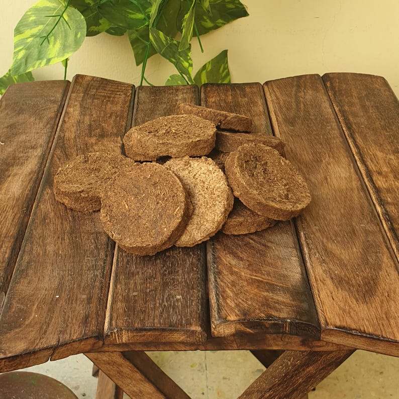 Pooja Havan Natural Sun Dried Cow Dung Cakes, Gobar Uple, Kande for ...