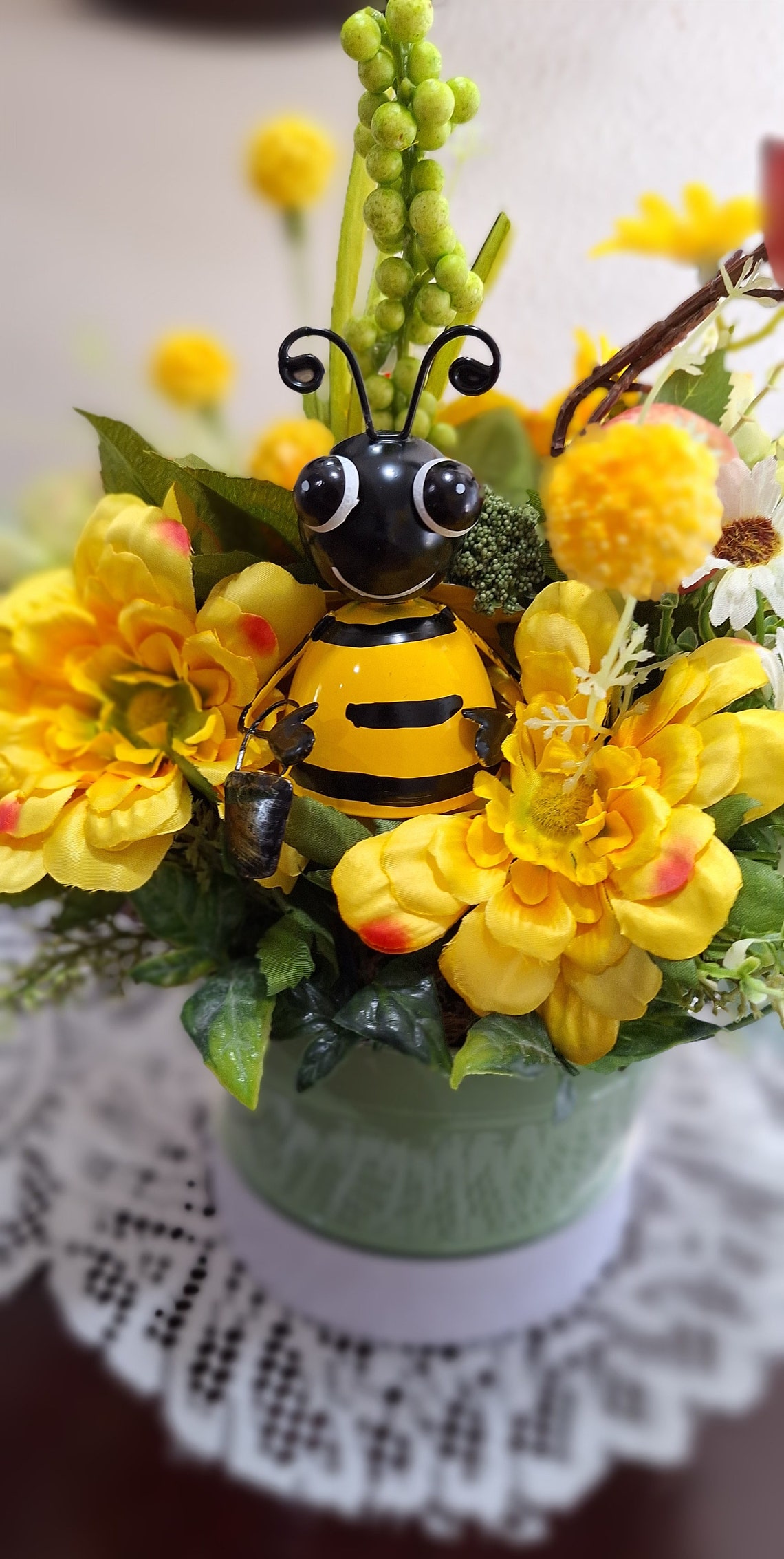 Bumblebee Floral Design, Bee Design - Etsy