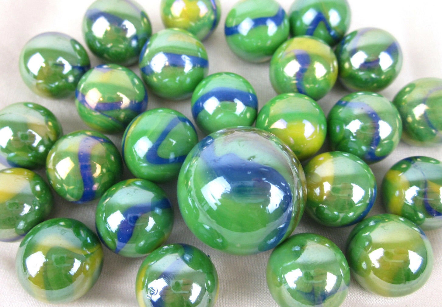 25 Glass Marbles PEACOCK Iridescent Green Blue Yellow Game Pack Shooter ...