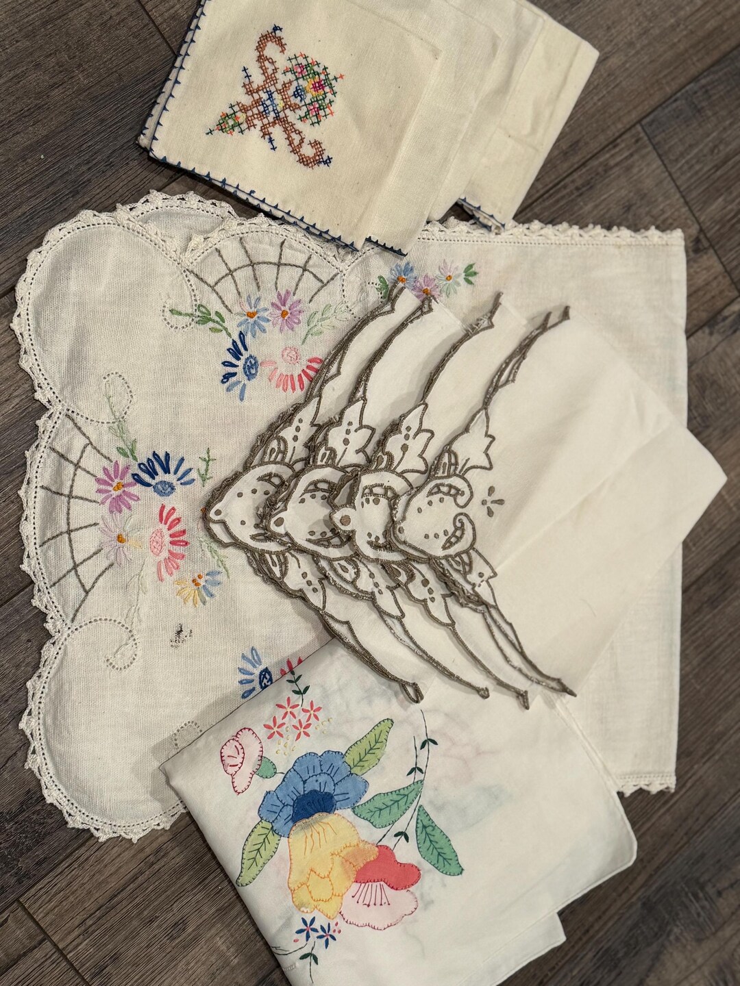 Vintage Linen Lot-bundle of Vintage Linens Embroidered Table Runner ...