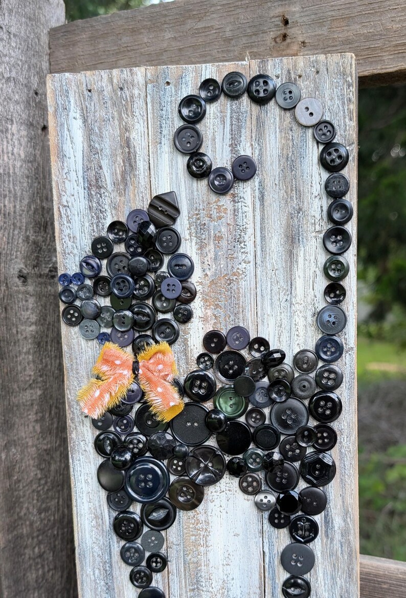 Black Cat Button Art on Rustic Wood – Upcycled Halloween Decor - Etsy