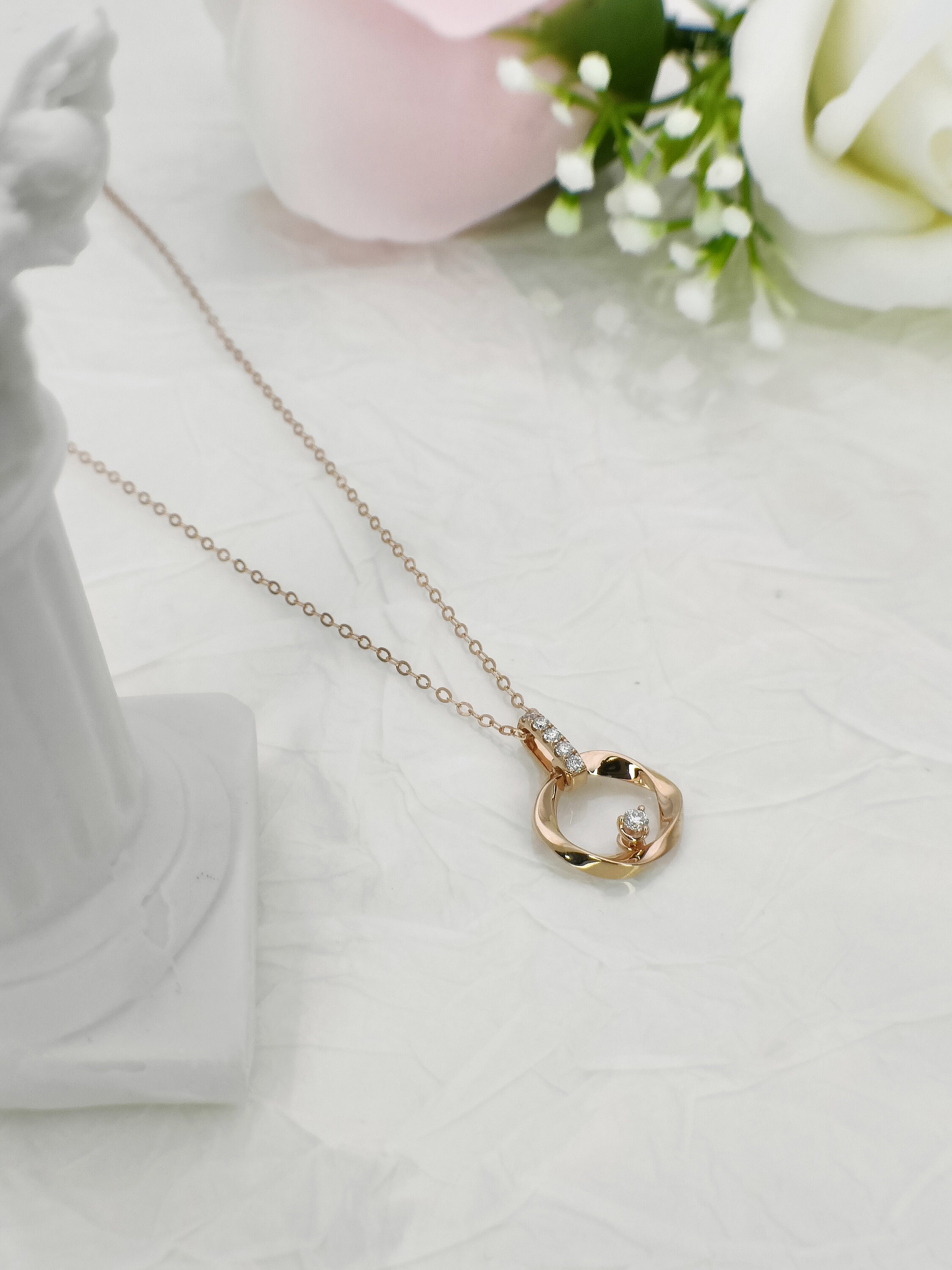 18K Gold Diamond Interlocking Double Ring Necklace/ 18K Double Ring ...