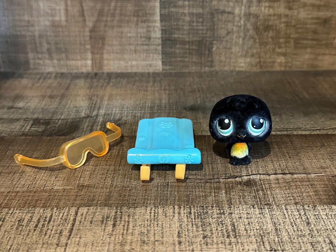 Littlest Pet Shop ~ Portable Pets, Black Fuzzy Penguin #333 With Sled ...