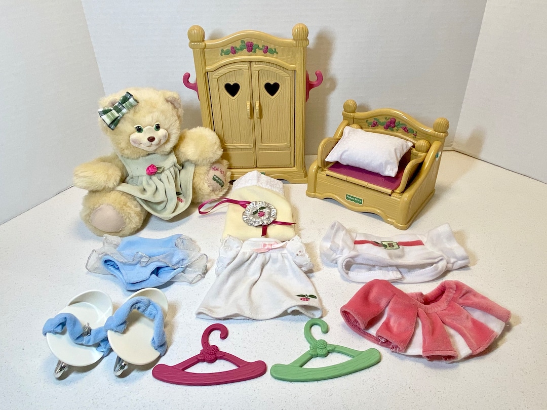 Briarberry Bears Playset ~ Sofa Bed, Wardrobe, and Accessories With ...