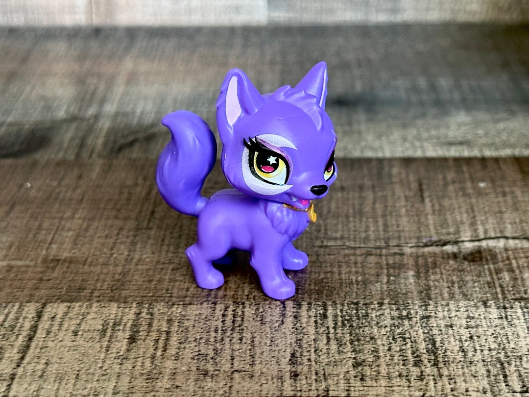 Clawdeen Wolf G3 Core Pet Crescent - Etsy
