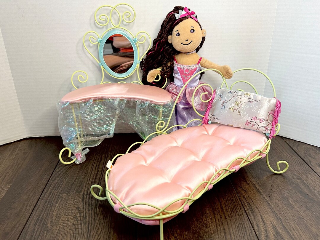 Groovy Girls Princess Dreams Day Bed & Pampered Princess Vanity With ...