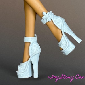 Rochelle Goyle ~ Signature 1st Wave, Between Classes ~ Shoes - Etsy