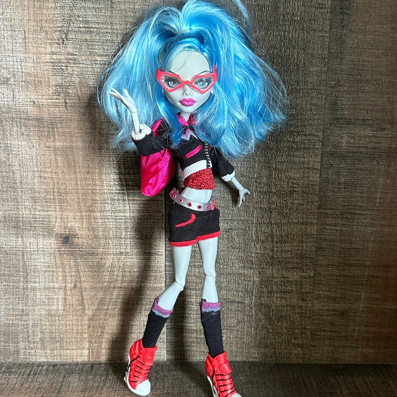 Ghoulia - Etsy