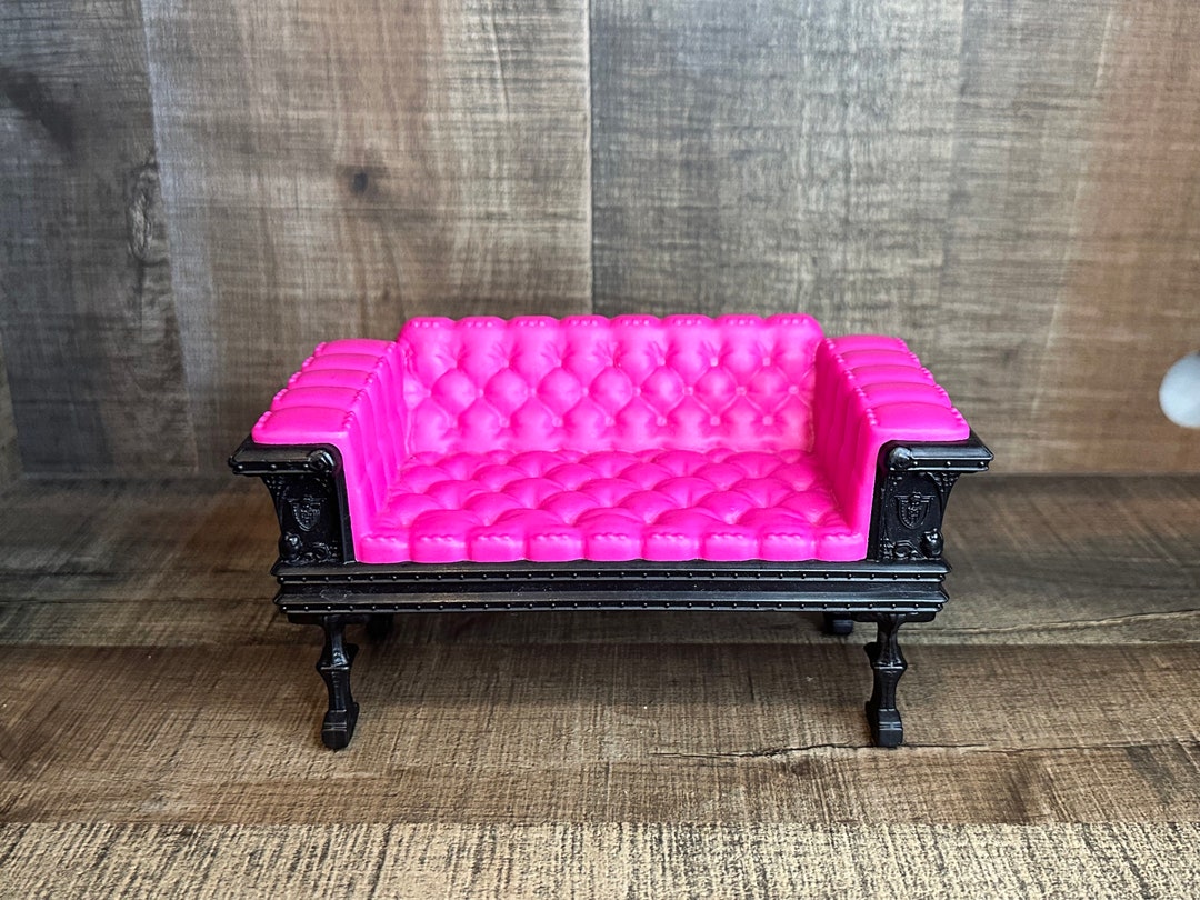 Monster High Deluxe Highschool Playset ~ Pink & Black Clawfoot Couch ...
