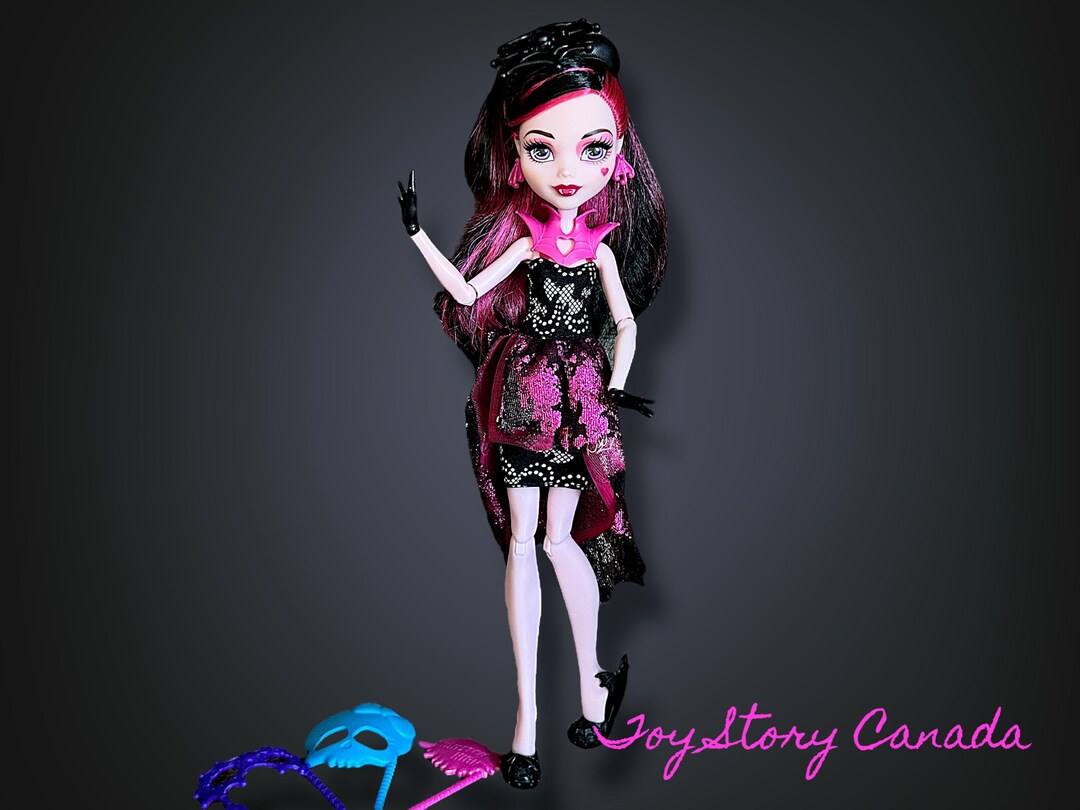 Draculaura ~ Welcome to Monster High, Photo Booth Ghouls ~ Monster High ...