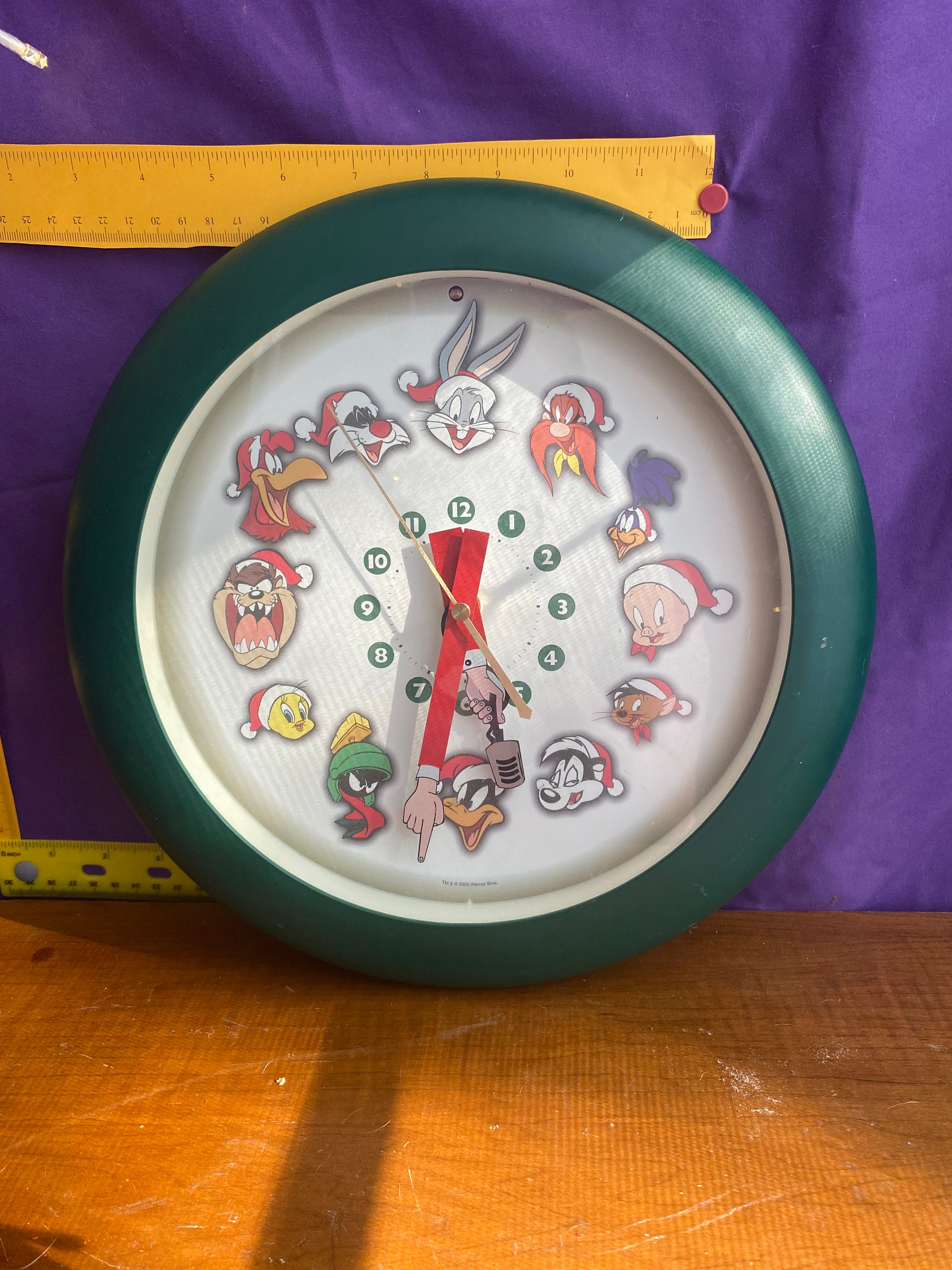 Vintage Looney Tunes Holiday Clock - Etsy