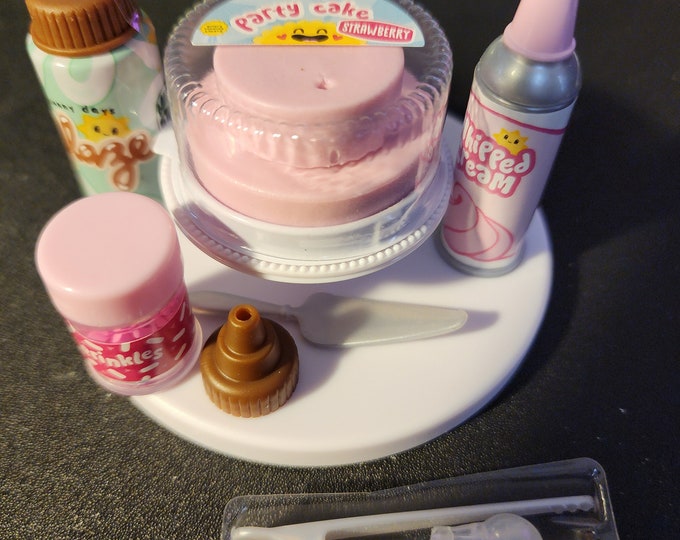 Miniverse Make It Mini Food Diner Series 2 CHOCOLATE STRAWBERRY CAKE - Etsy