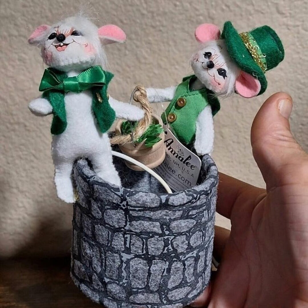 2009 Annalee 6" Wishing Well Mice Couple - Etsy