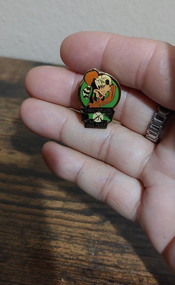 1990's Disney Goofy Frontierland 35 Years Enamel Pin - Gem
