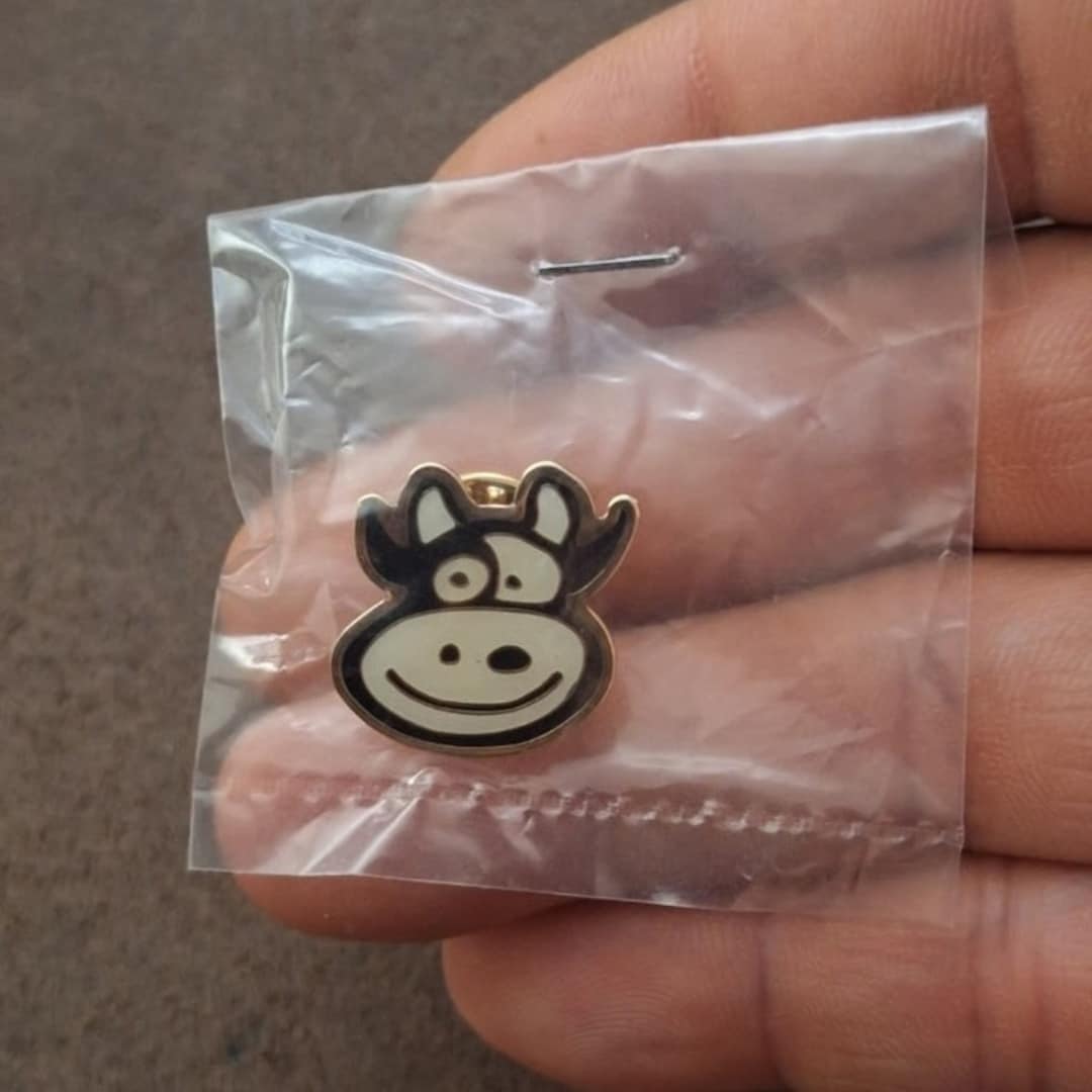 80s/90s Smiling Cow Pin - Etsy