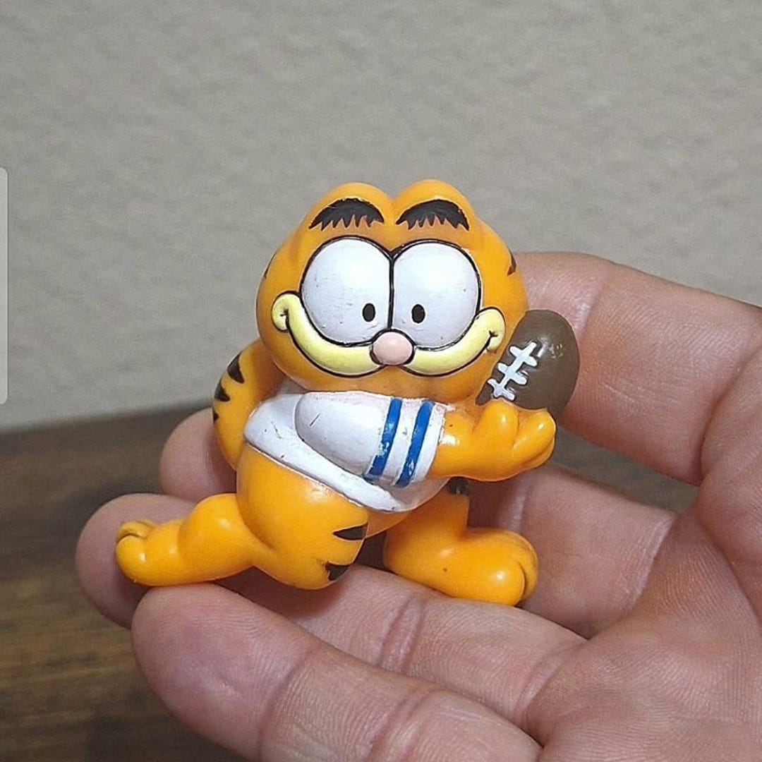 1981 Garfield Catching A Football Figurine - Etsy
